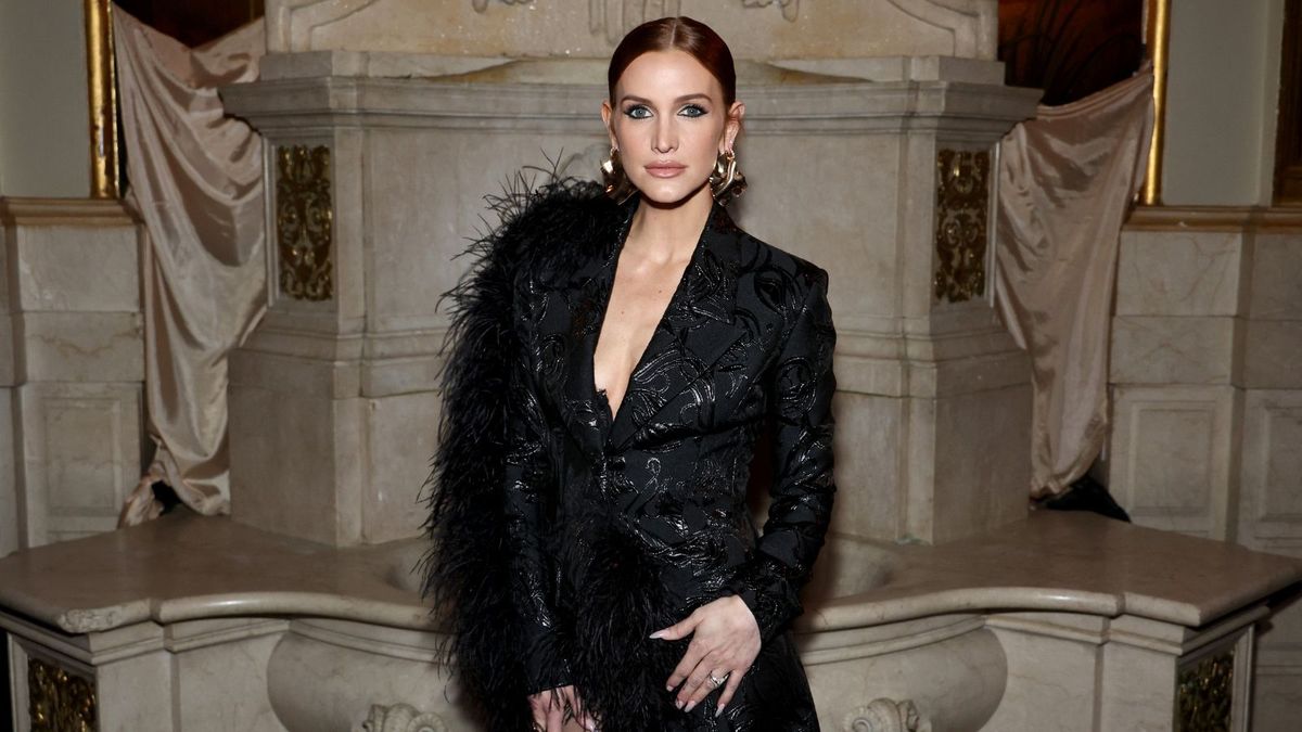 Ashlee Simpson' Ross' living room elevates neutral colors | Homes and ...