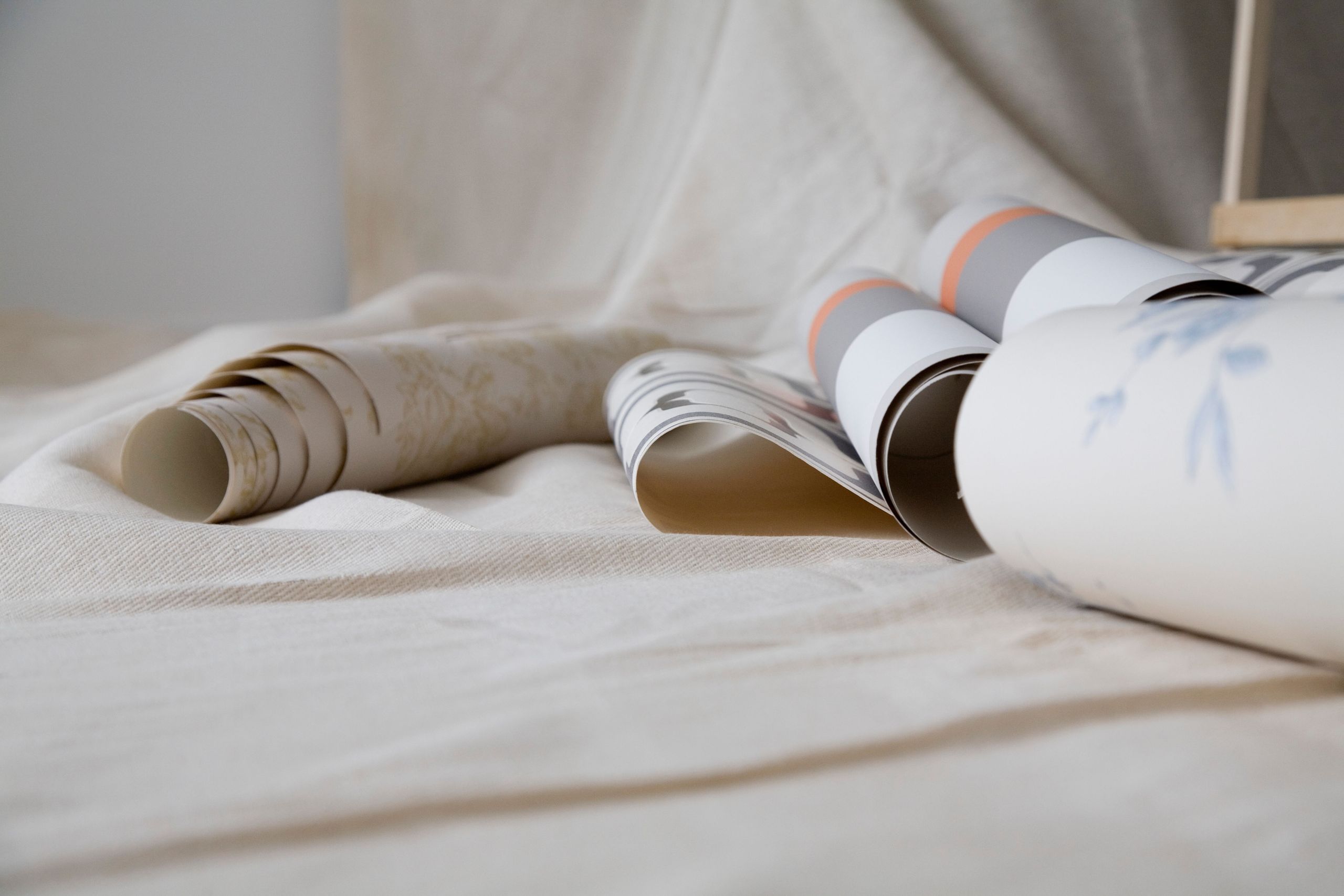 How to wallpaper a corner: 5 steps for getting pro results | Homes and ...