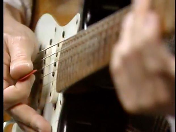 Cracking the Code with Troy Grady: Eric Johnson's Pickslanting Pentatonics | Guitar World