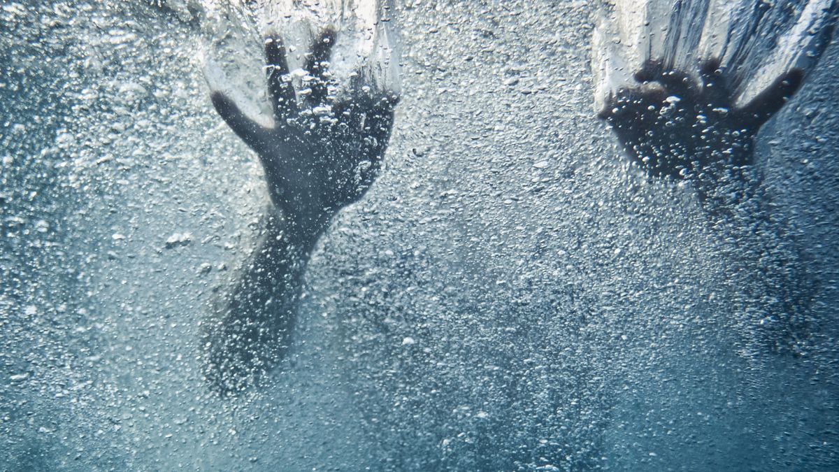 What to do if you fall through ice: how to survive disaster | Advnture