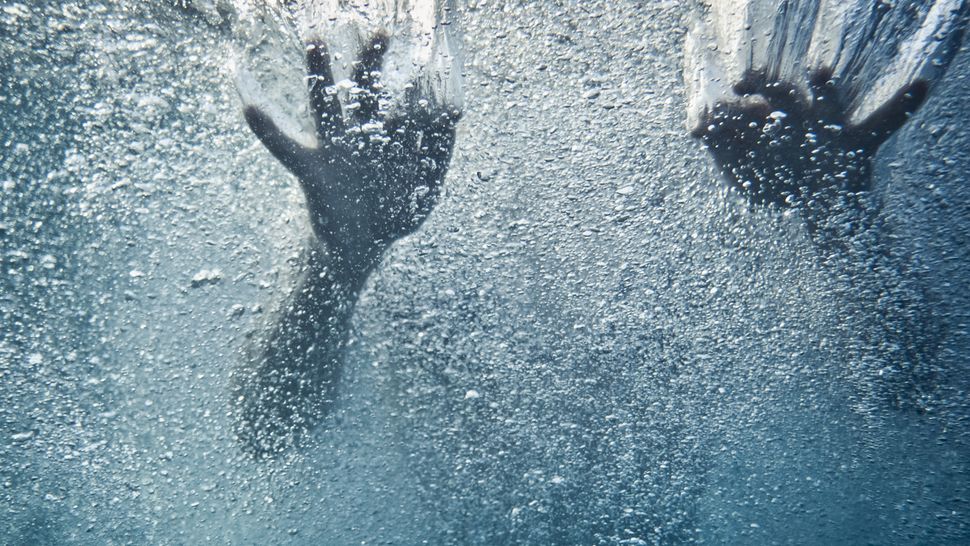 What to do if you fall through ice: how to survive disaster | Advnture