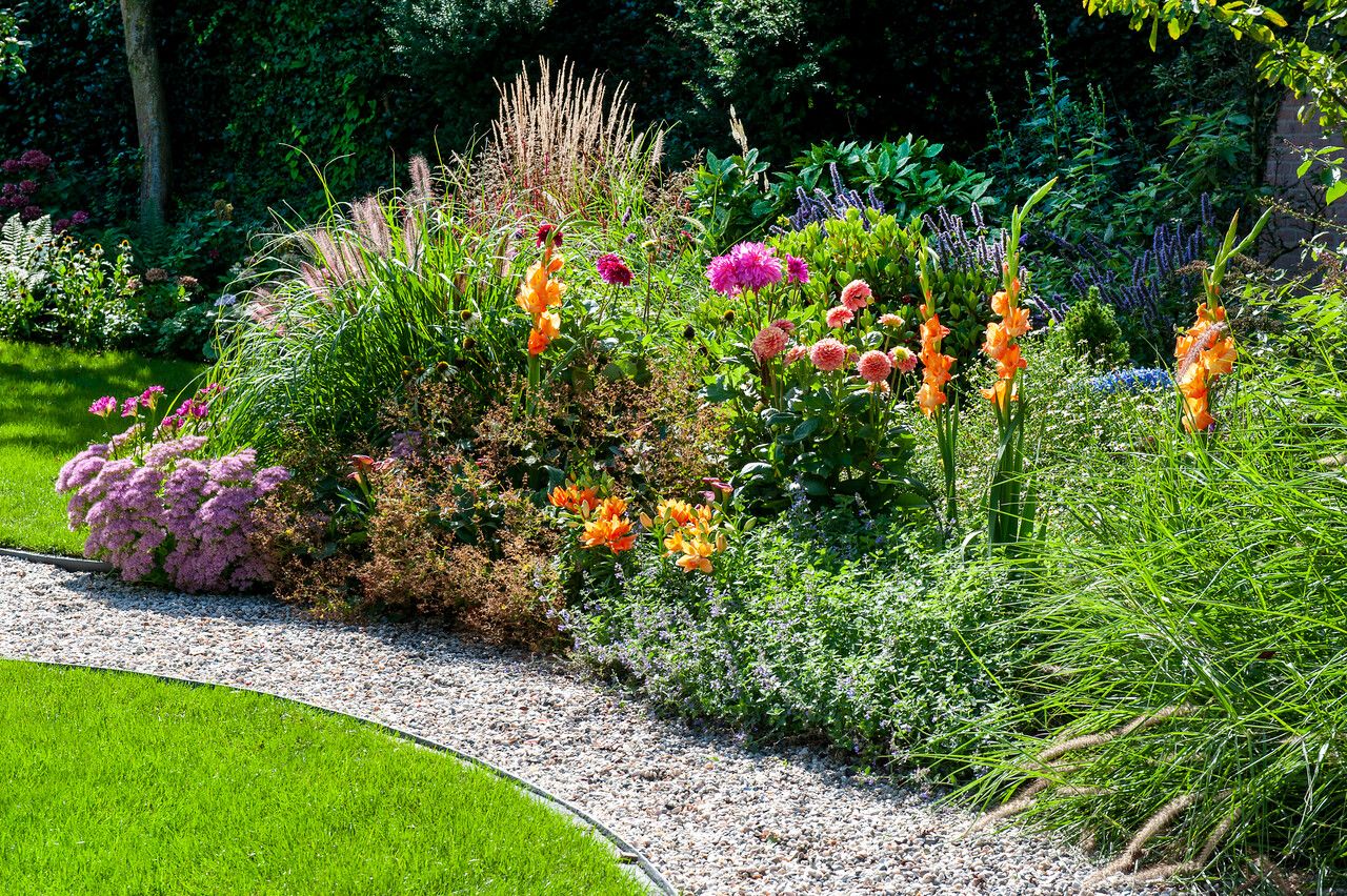 15 garden edging ideas to enhance your lawn and landscape | Real Homes