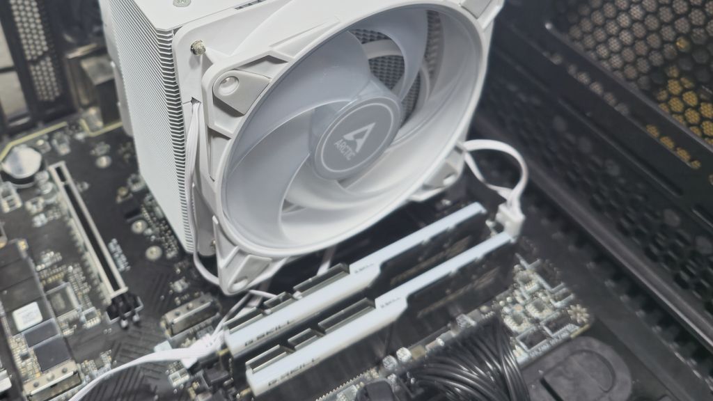 Arctic Freezer 36 Review: Raising the bar for entry-level air coolers ...