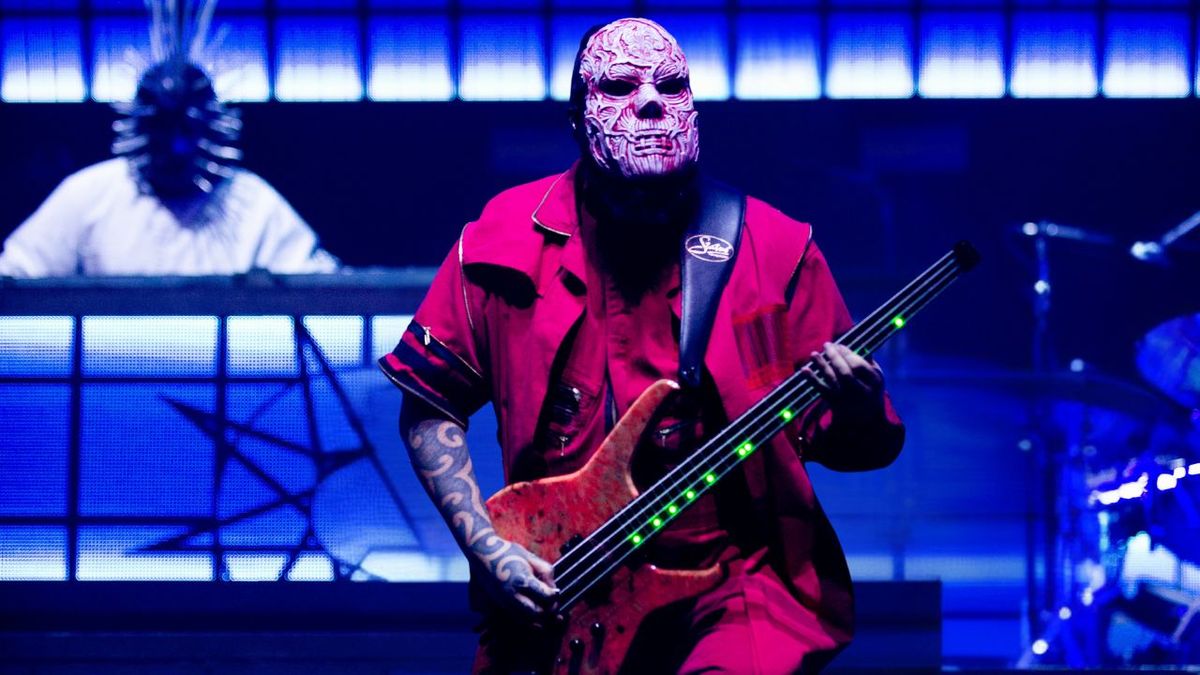 Why Slipknot's Alex ‘V-Man’ Venturella doesn't play 5-strings | Guitar ...