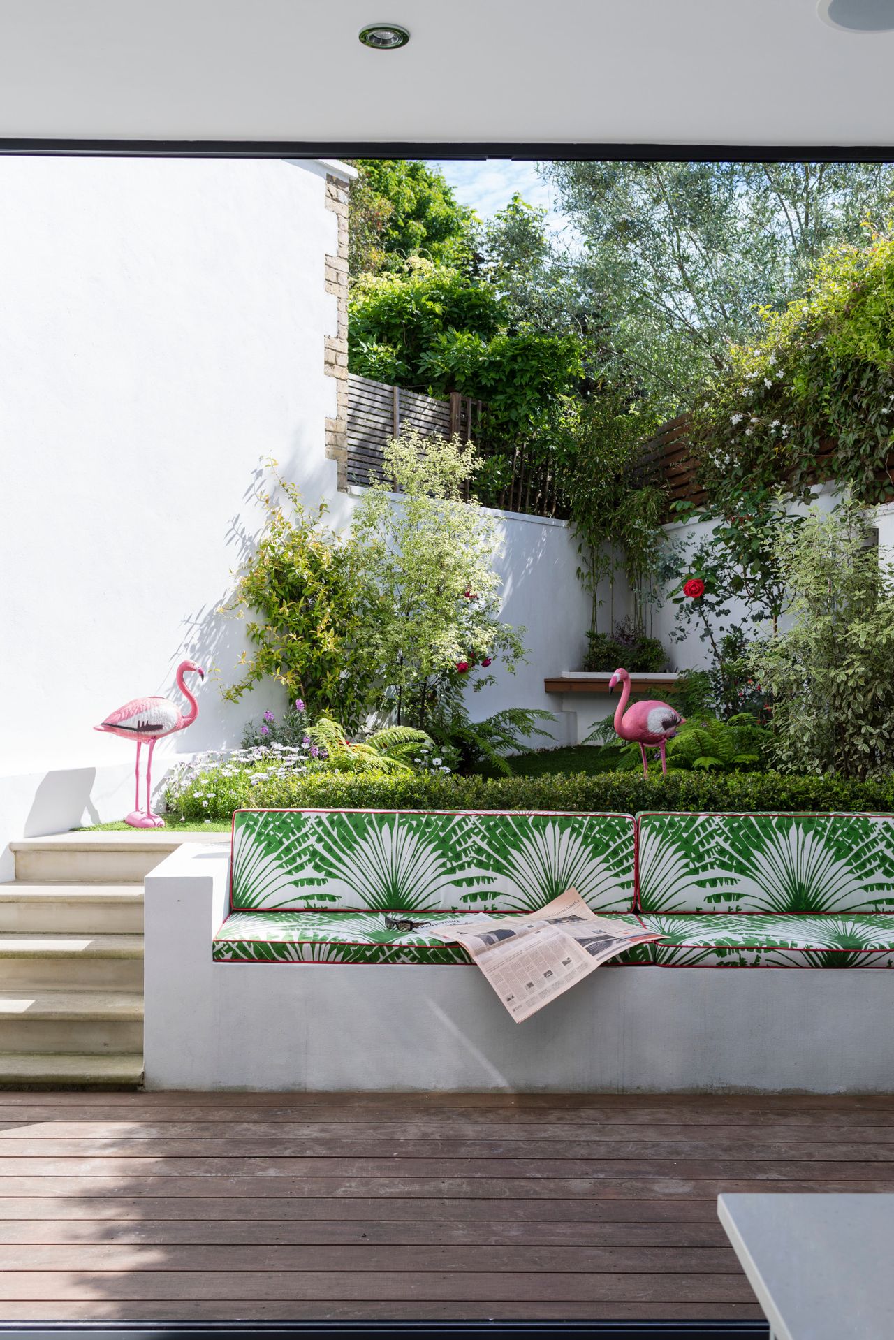 8 ways to entertain better in a small backyard | Livingetc