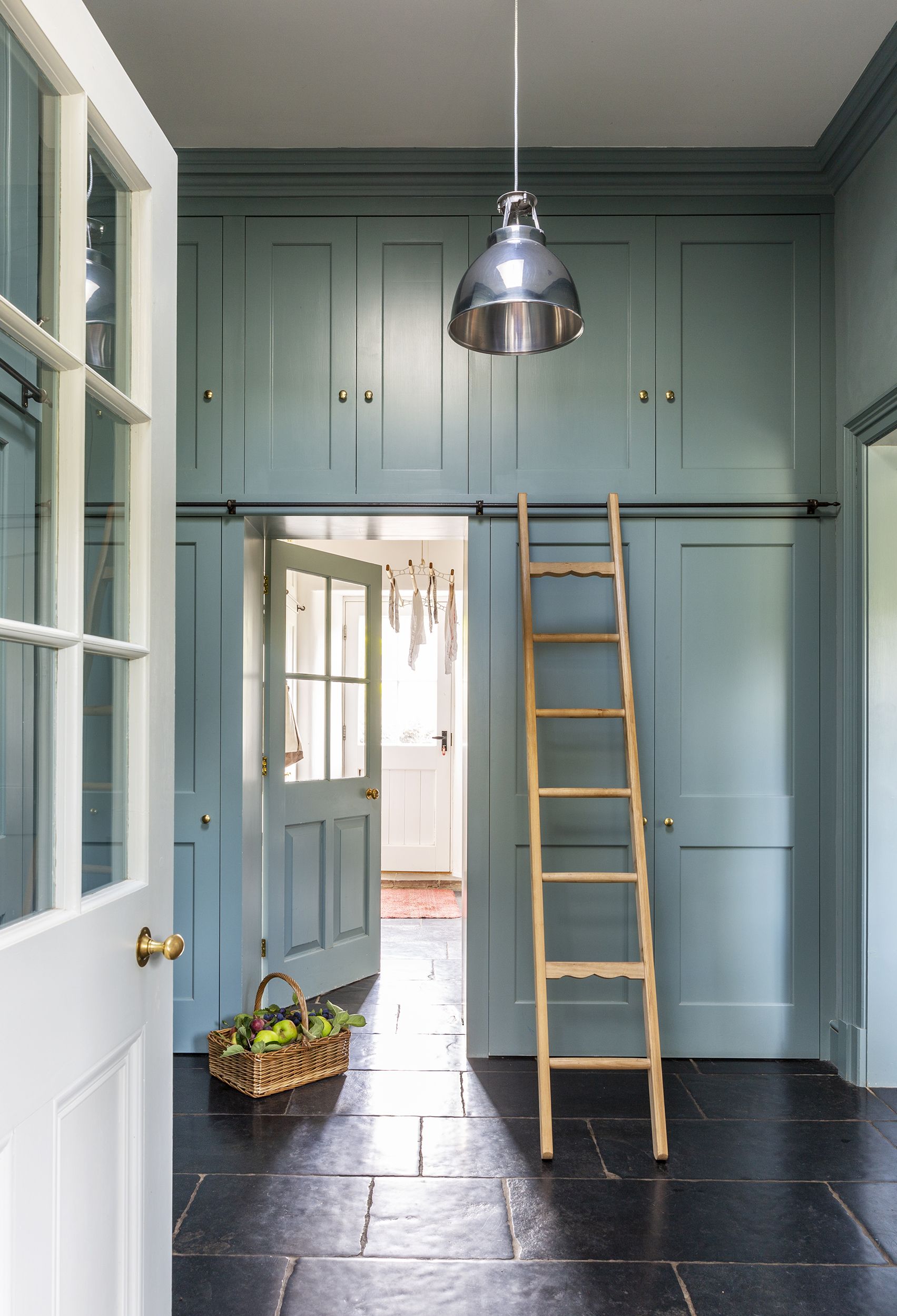 How to paint a room – the correct order to DIY for a professional ...