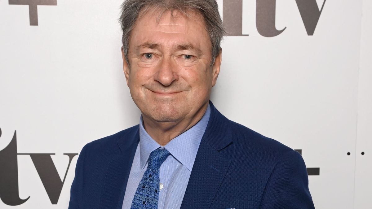 Alan Titchmarsh's wildflower garden is rewilding at its best | Ideal Home