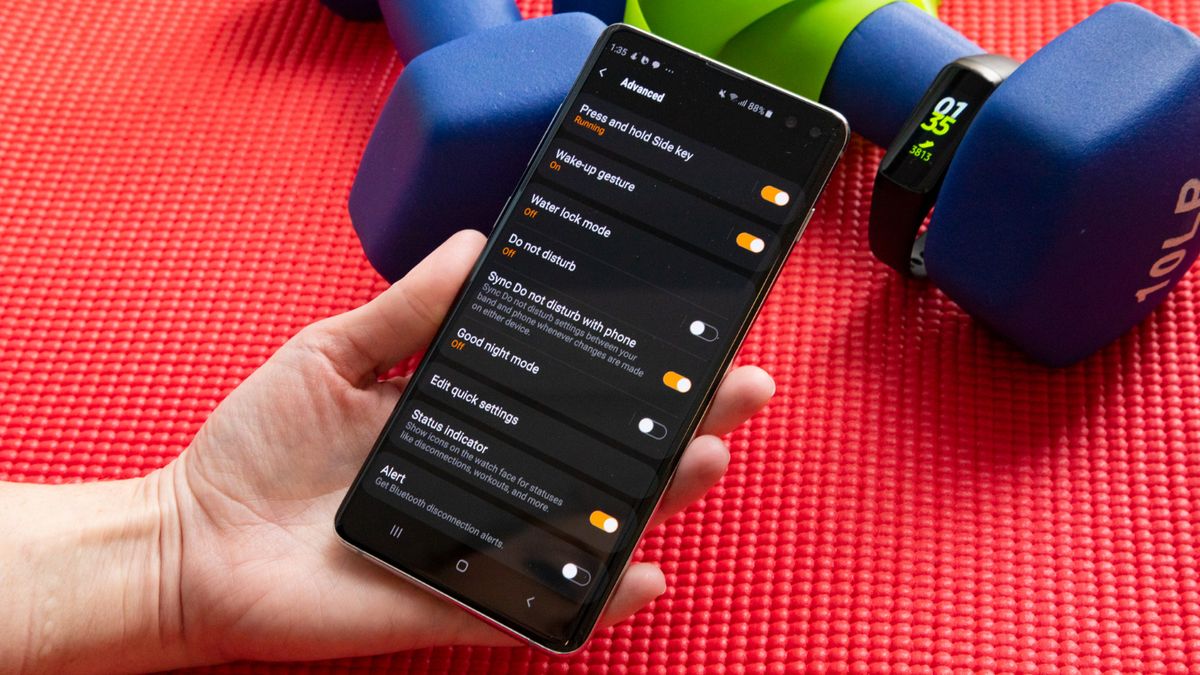 Samsung Galaxy Fit Hands-On Review: $100 Fitbit Rival Sports Stunning ...