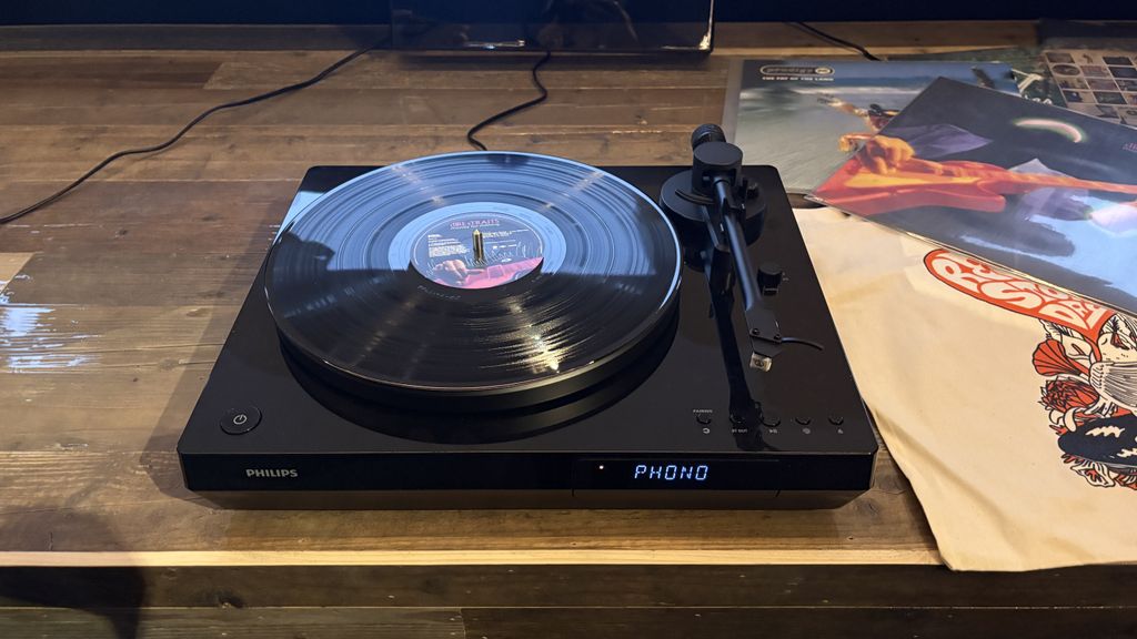 Philips' versatile new Bluetooth turntable features a built-in CD ...