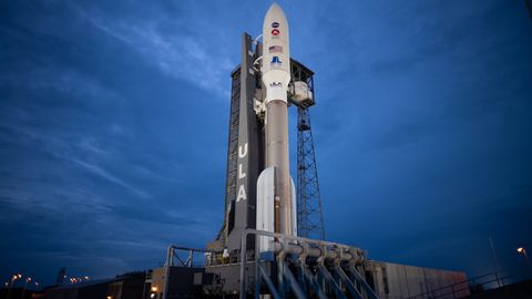 How do space rockets work without air? | Live Science