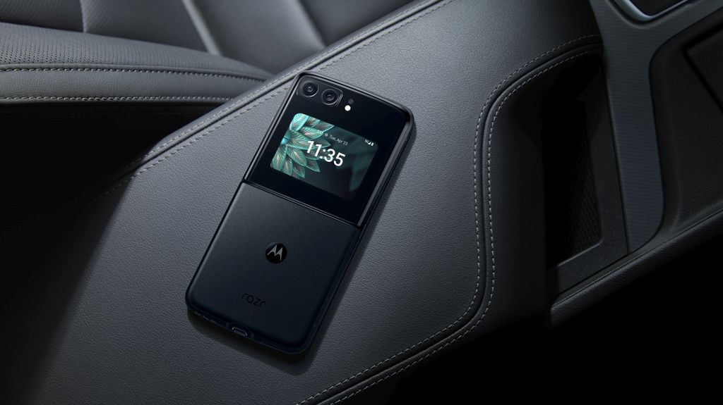 Motorola’s Samsung Galaxy Z Flip 4 rival has finally gone global ...
