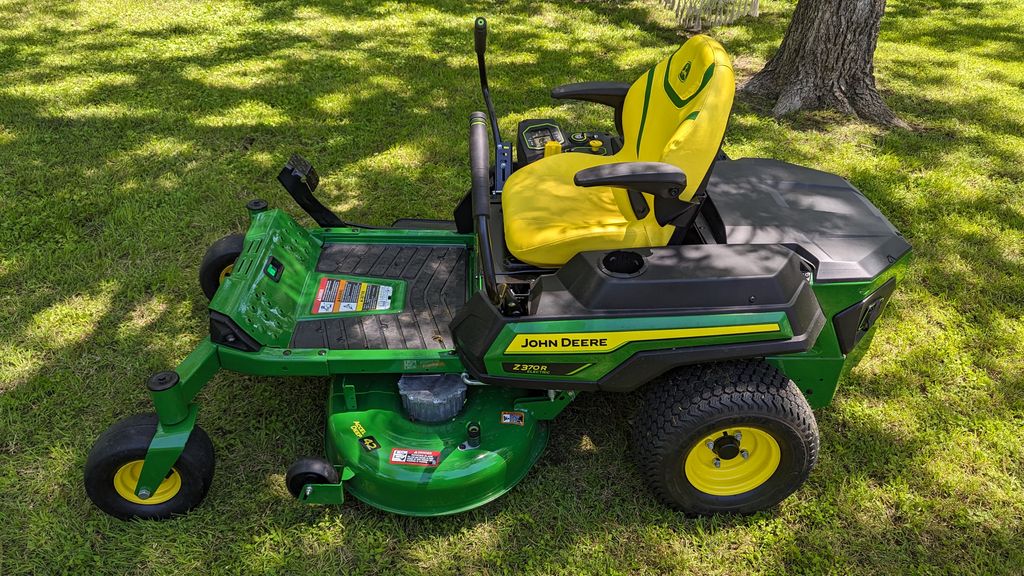 John Deere Z370R ZTrak Zero-turn Riding Lawn Mower review | Top Ten Reviews