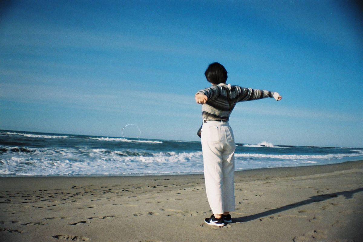 Lomography's new 35mm Beach Edition cameras with flash are super cute ...