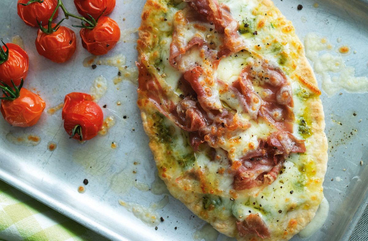 Pitta pesto pizza | Dinner Recipes | GoodtoKnow