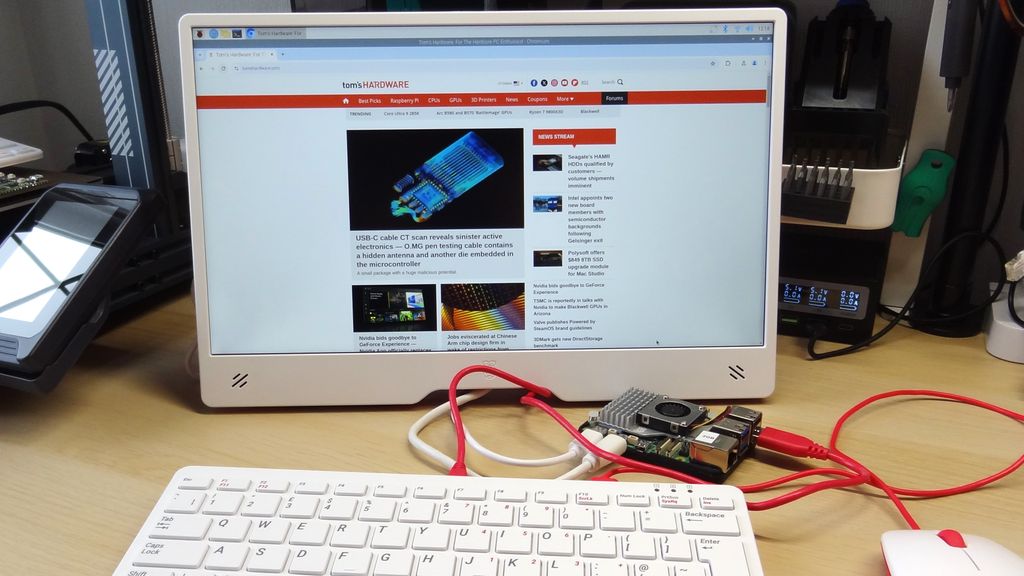 Raspberry Pi Monitor Review (Updated): Well-built portable monitor that ...