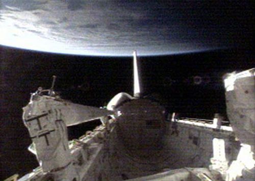 Mission Atlantis: Astronauts Scan Shuttle Heat Shield for Damage | Space