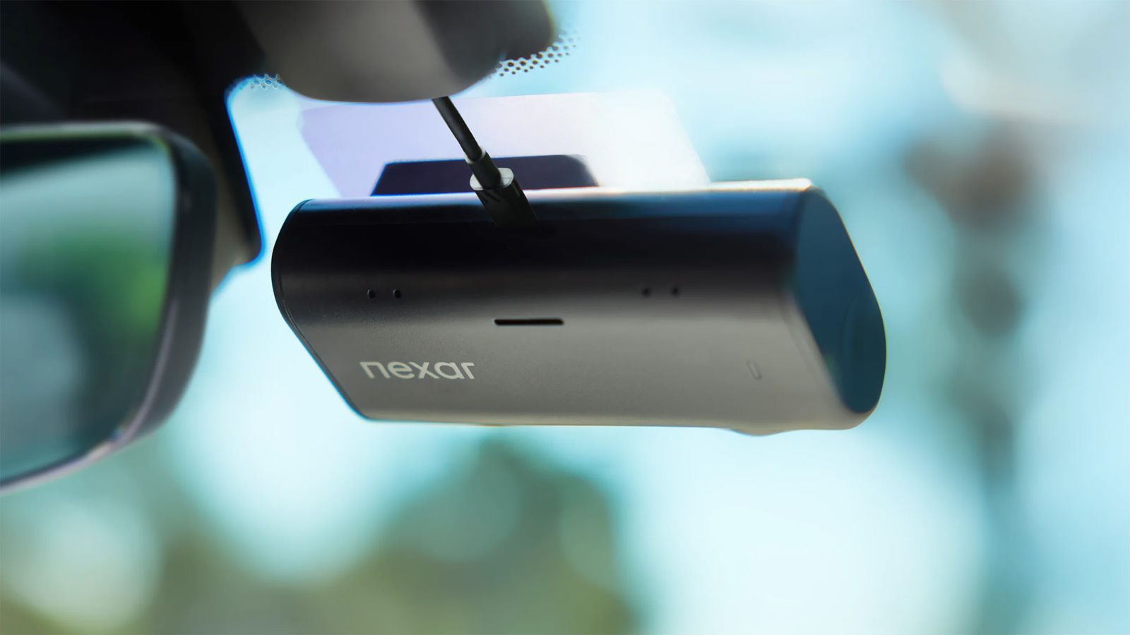 Does a dash cam need a screen and external storage? The Nexar Beam2 ...