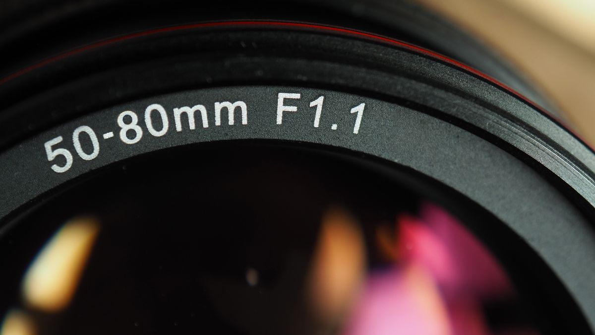 Latest "crazy" Canon EOS R lens is an ultra-fast zoom: Canon RF 50-80mm ...