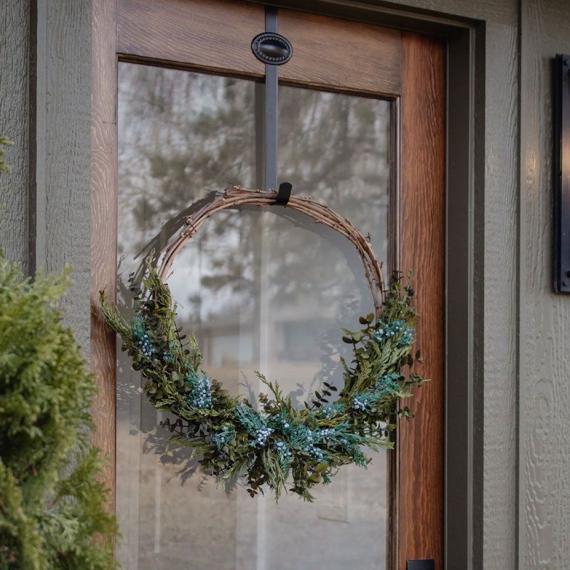 How to make a wall display with wreaths: expert tips | Homes and Gardens