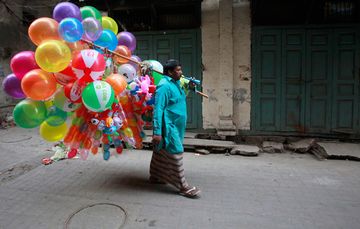 13 delightful images of balloon sellers from around the world | The Week