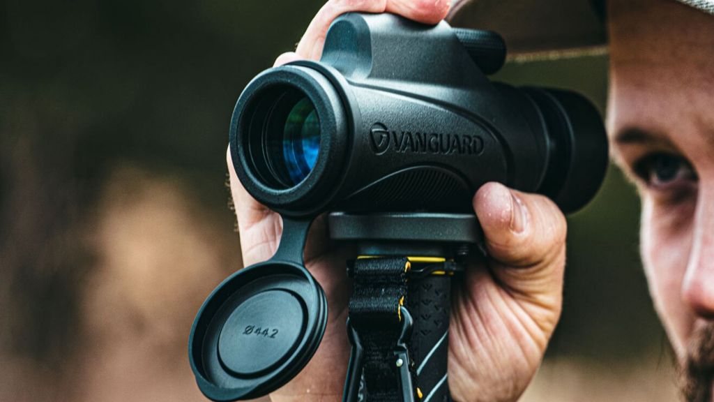 Turn your smartphone into a digiscope with the Vanguard VESTA 8320M ...