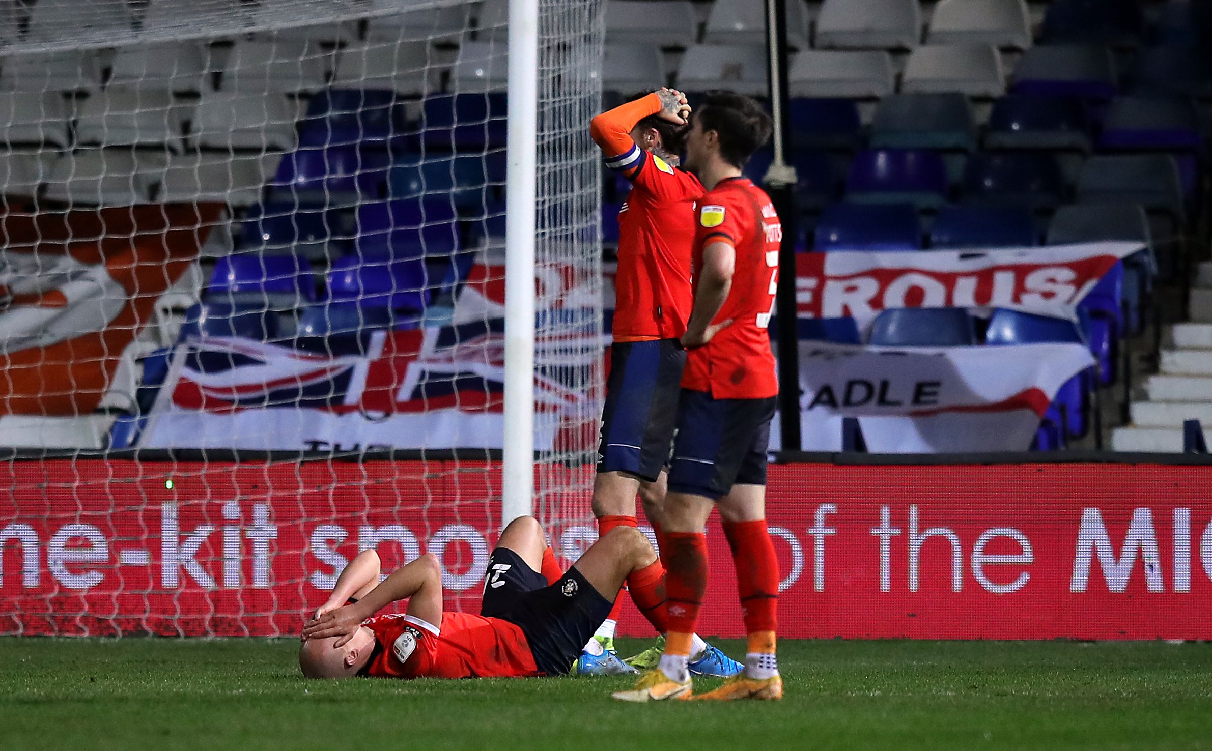 Nathan Jones frustrated as Luton concede late equaliser against ...