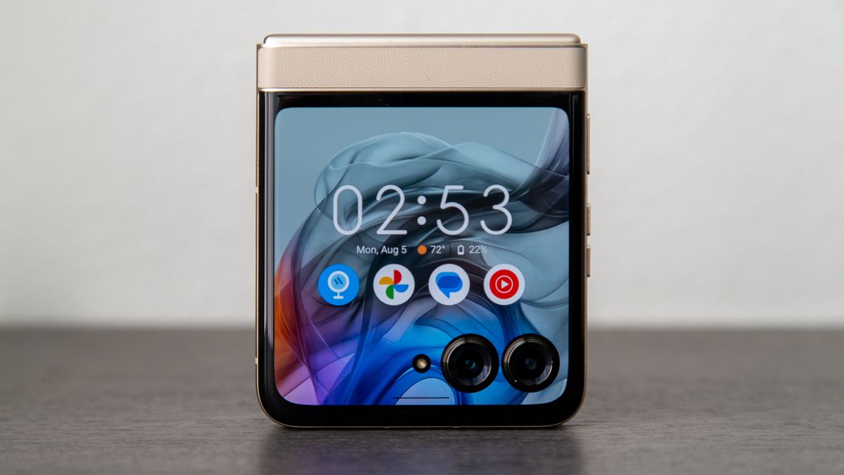 Motorola Razr 2024 review: Setting the standard at a price we love ...
