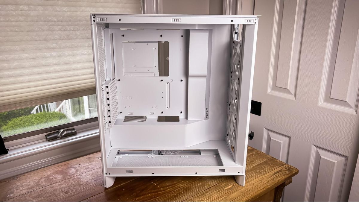 NZXT H7 Flow (2024) Review: Playing it safe | Tom's Hardware