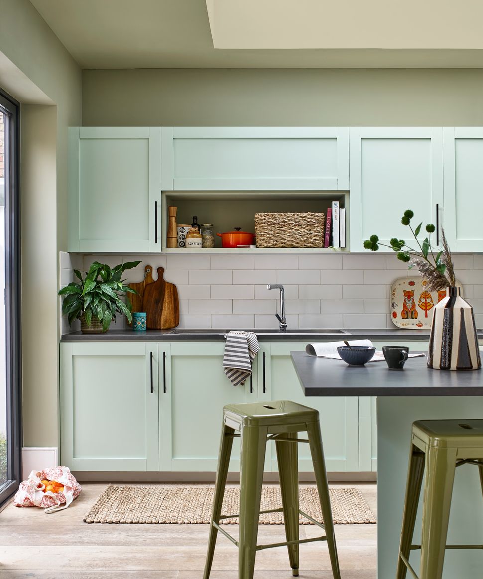 Colour capping 101: How to nail this bold new paint trend | Homebuilding