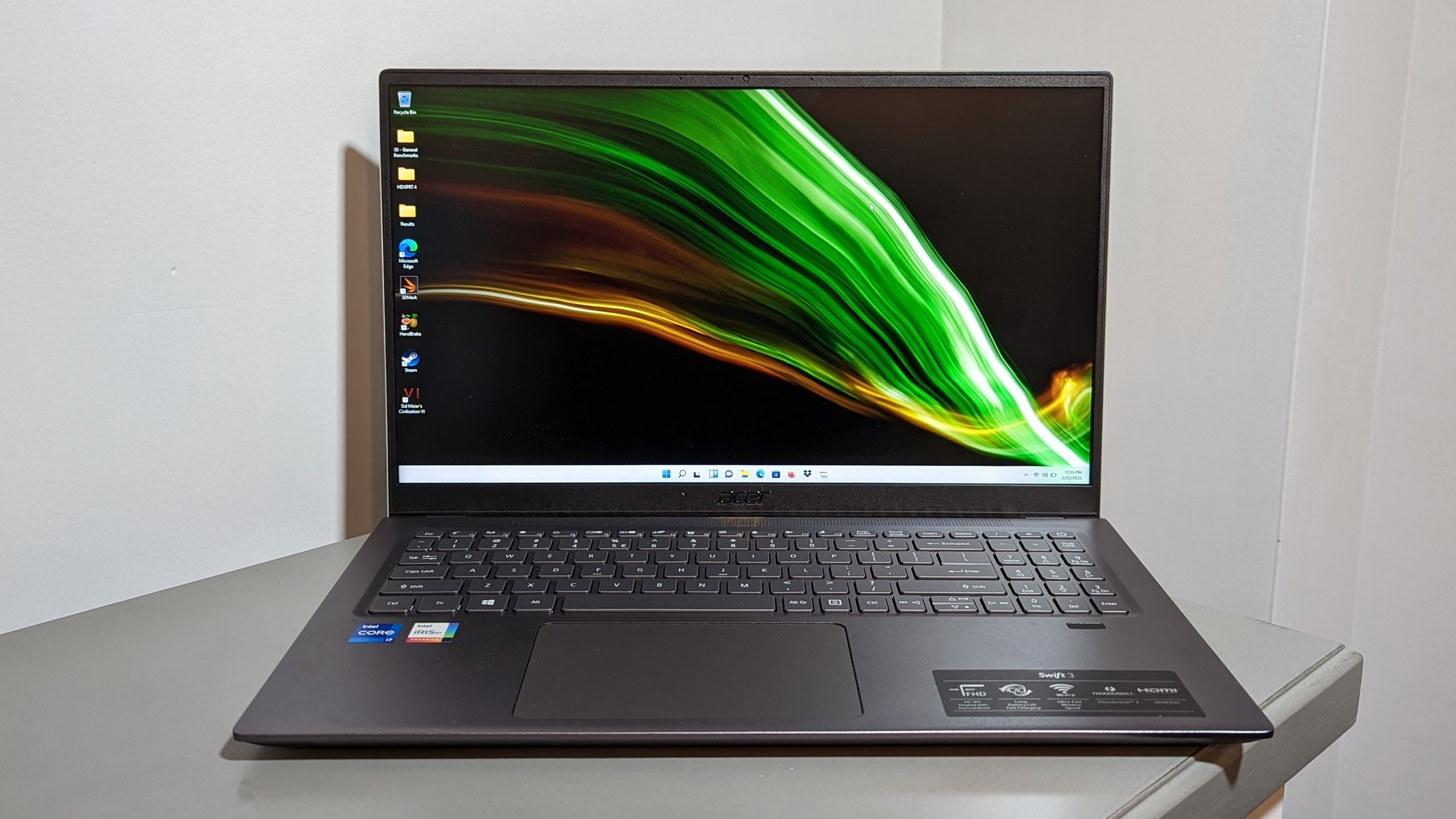 How to share your screen in Windows 10 (with or without internet ...