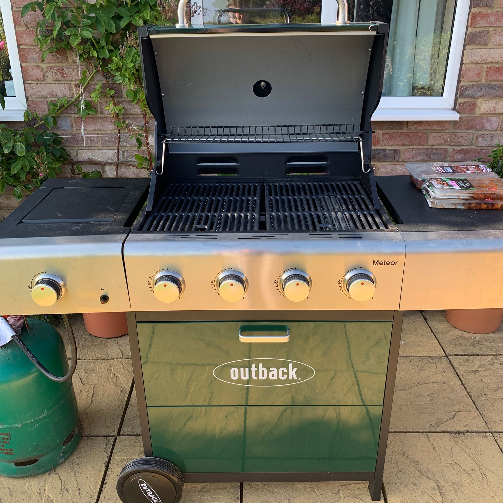 Outback Meteor 4-Burner Hybrid Gas & Charcoal BBQ review | Ideal Home