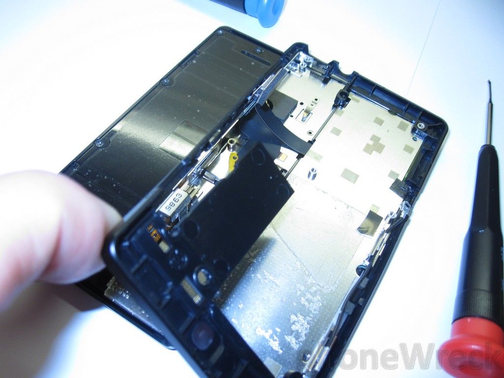 DISASSEMBLED: Motorola's DROID Smartphone | Tom's Hardware