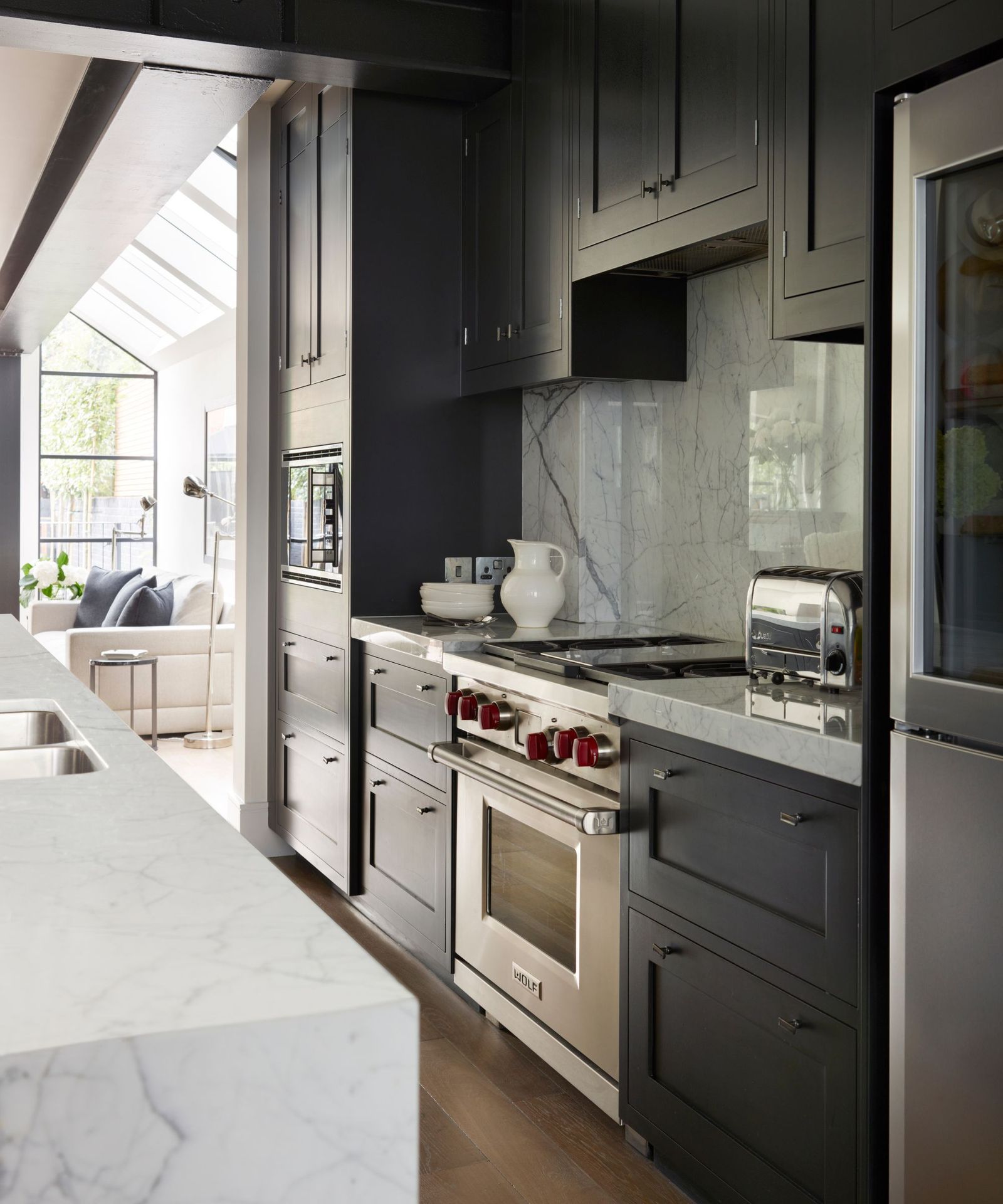 What is the most efficient arrangement for a small kitchen? | Homes and ...