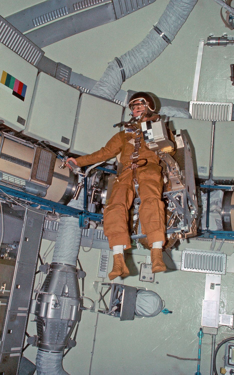 Astronaut Alan Bean Remembered: Photos of a Moonwalker-Turned-Artist ...