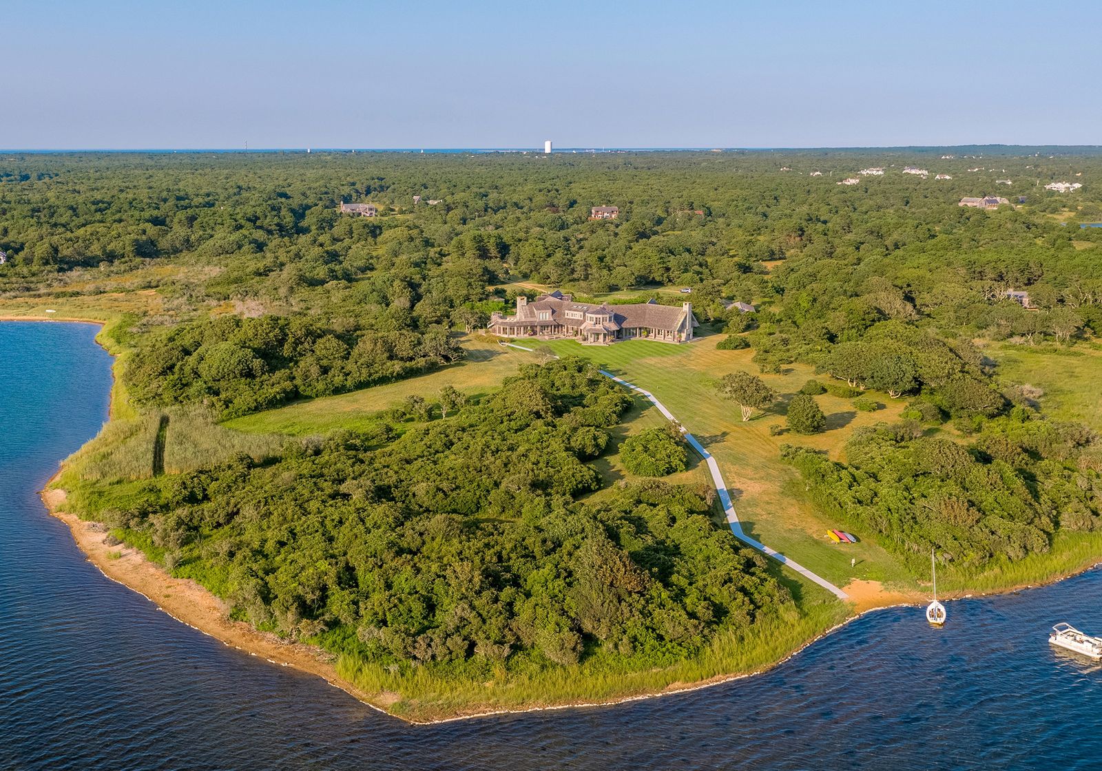 Inside Barack and Michelle Obama's Martha's Vineyard home | Homes and ...