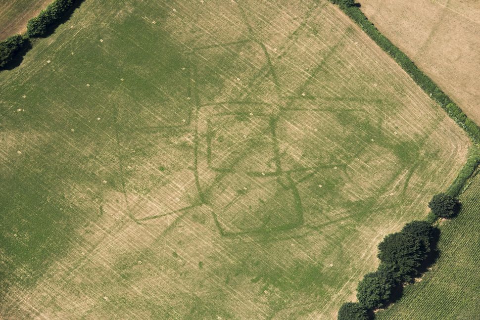 Photos: Cropmarks Reveal Traces of Lost Civilizations in England | Live ...