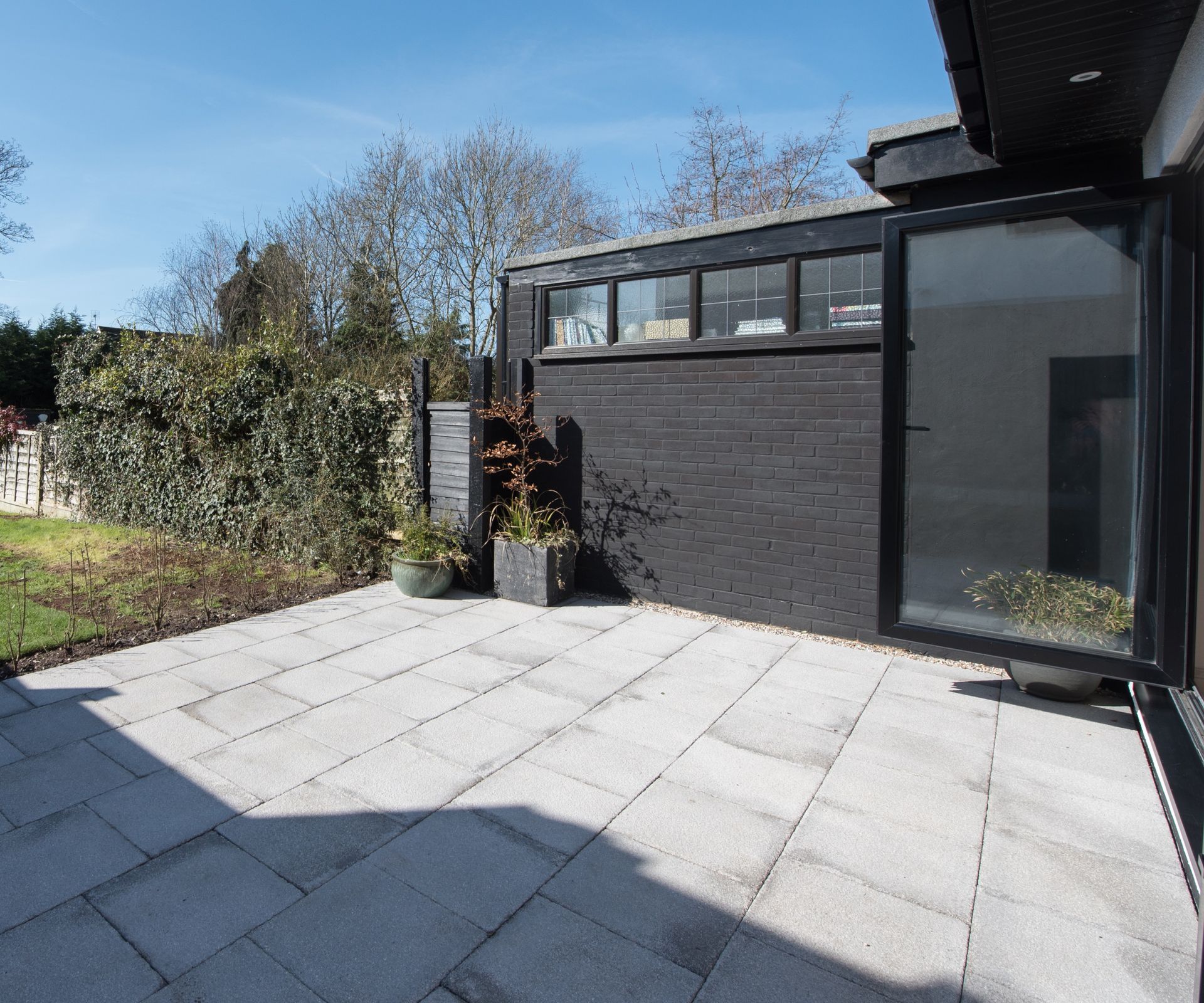 How to repair cracks in a concrete patio: Expert tips | Homes and Gardens