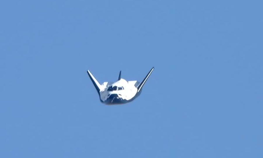 Private Dream Chaser Space Plane Skids Off Runway After Milestone Test ...