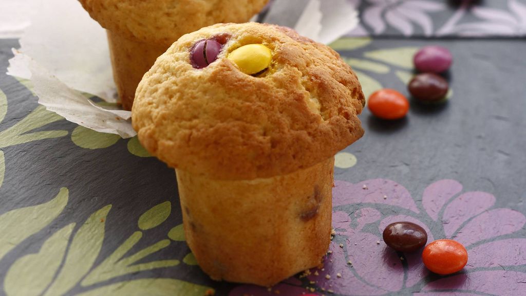 Smarties muffins | Baking Recipes | GoodtoKnow