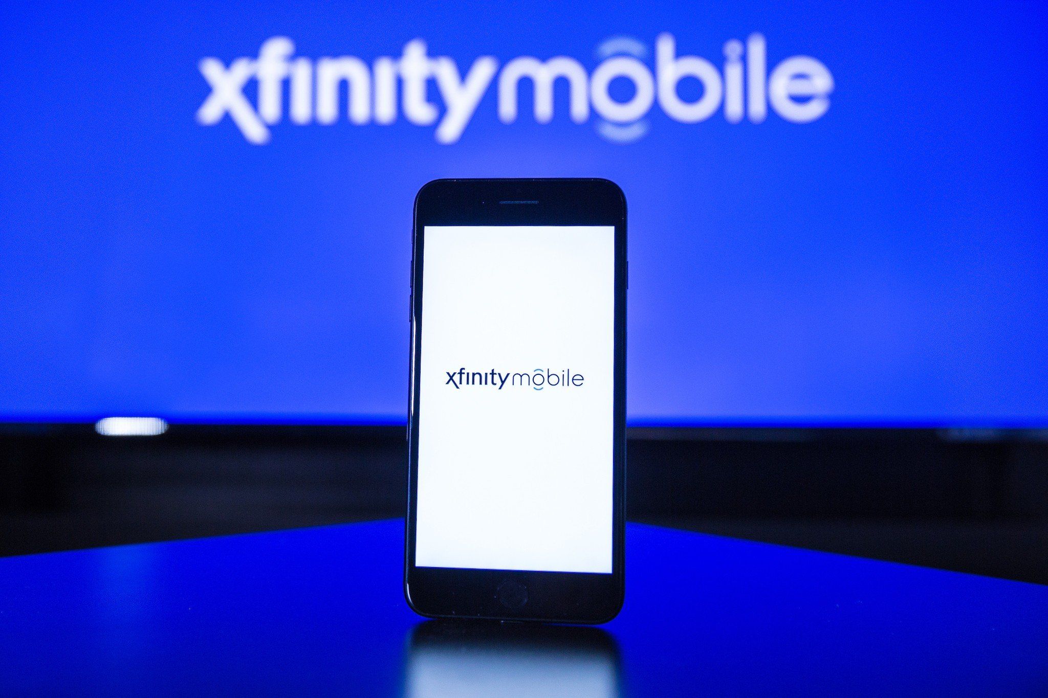 Comcast jumps into wireless with Verizon-powered 'Xfinity Mobile ...