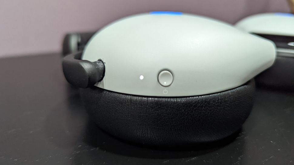 Alienware Tri-Mode gaming headset review: An abysmal design choice ...