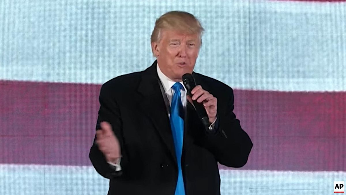 Trump attends official inaugural concert at Lincoln Memorial, thanks ...