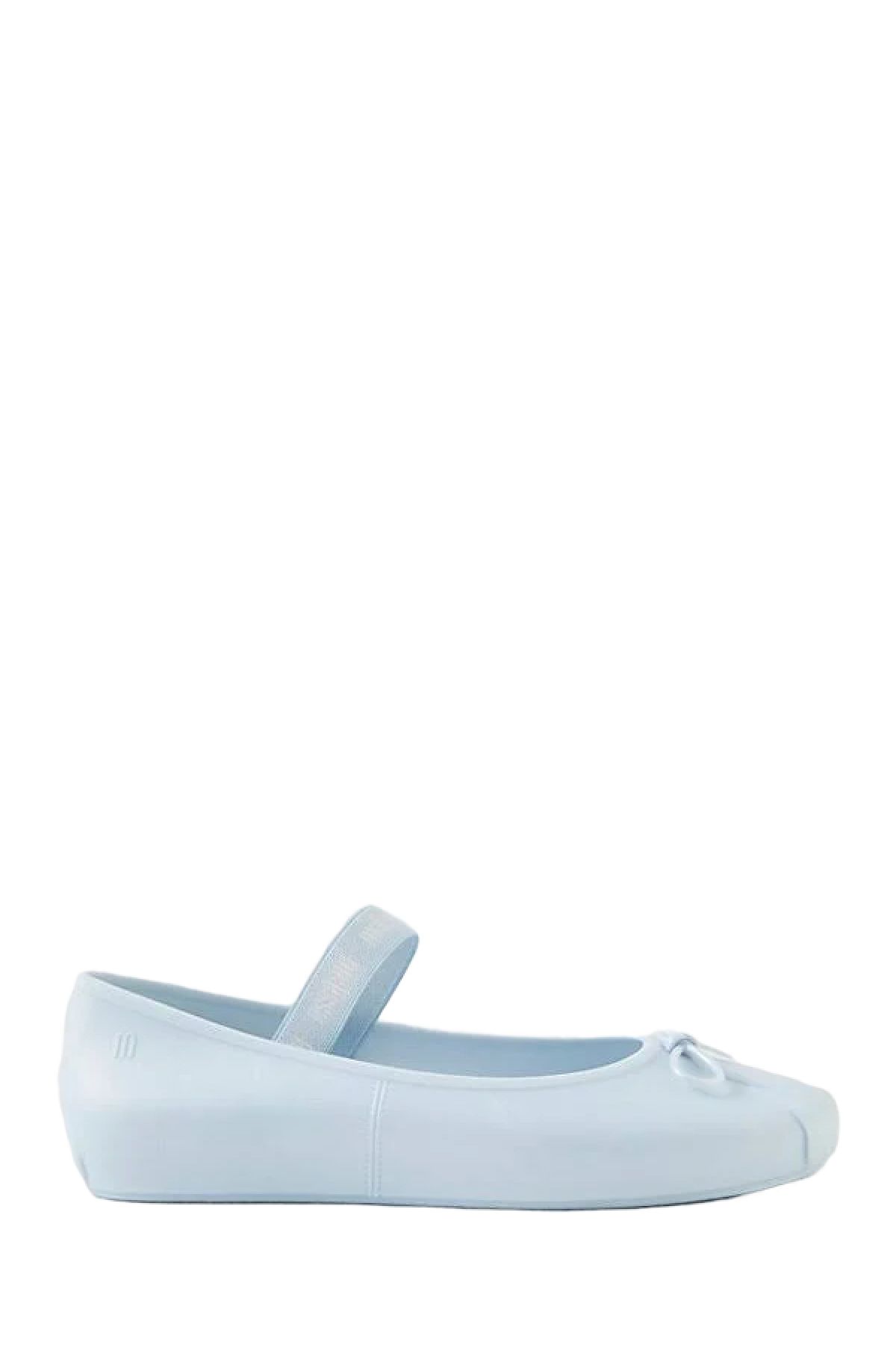 The 90s Jelly Sandals Trend Is Experiencing An Elegant Upgrade Marie