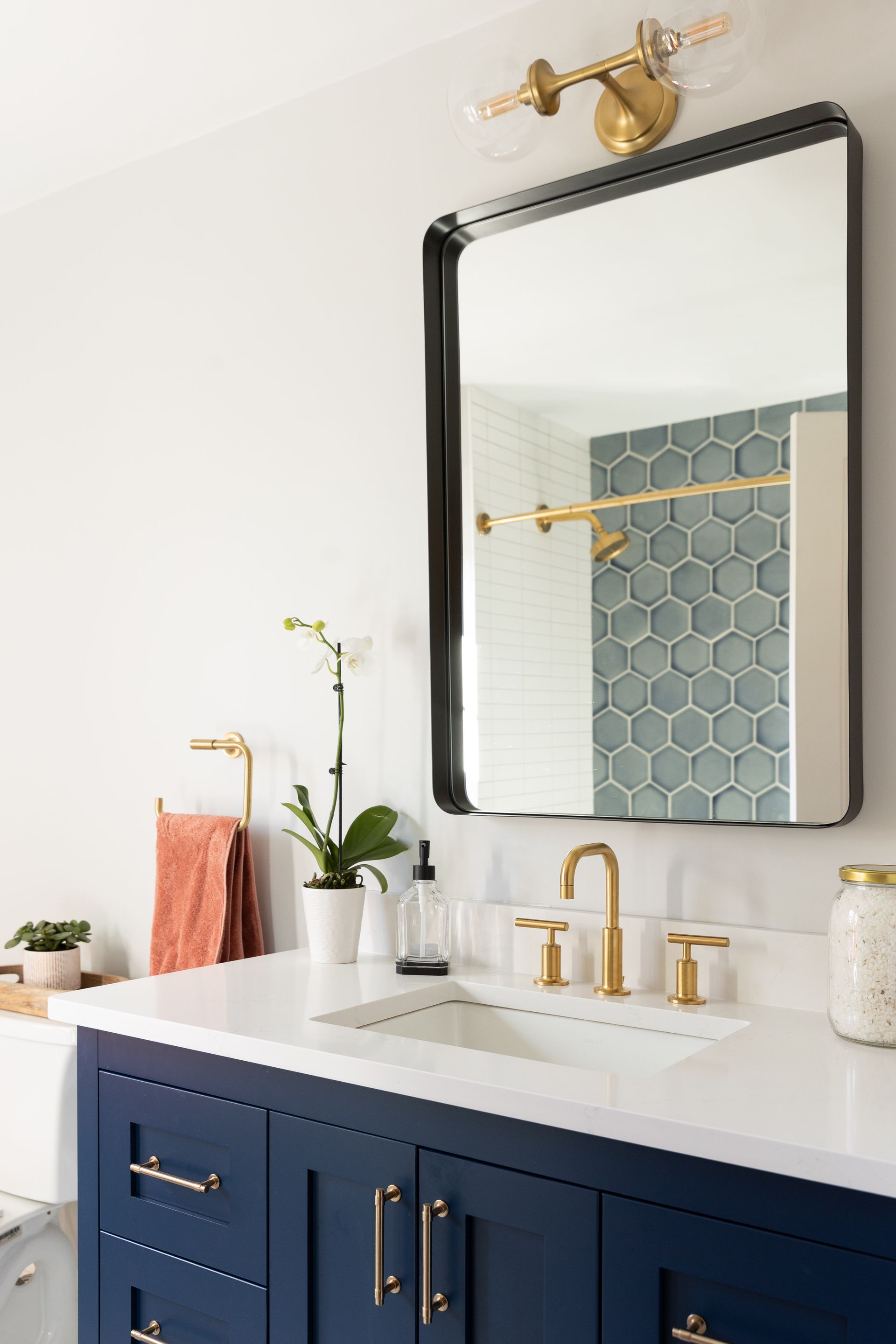 5 of the Best Sherwin Williams Paint Colors for a Bathroom | Livingetc