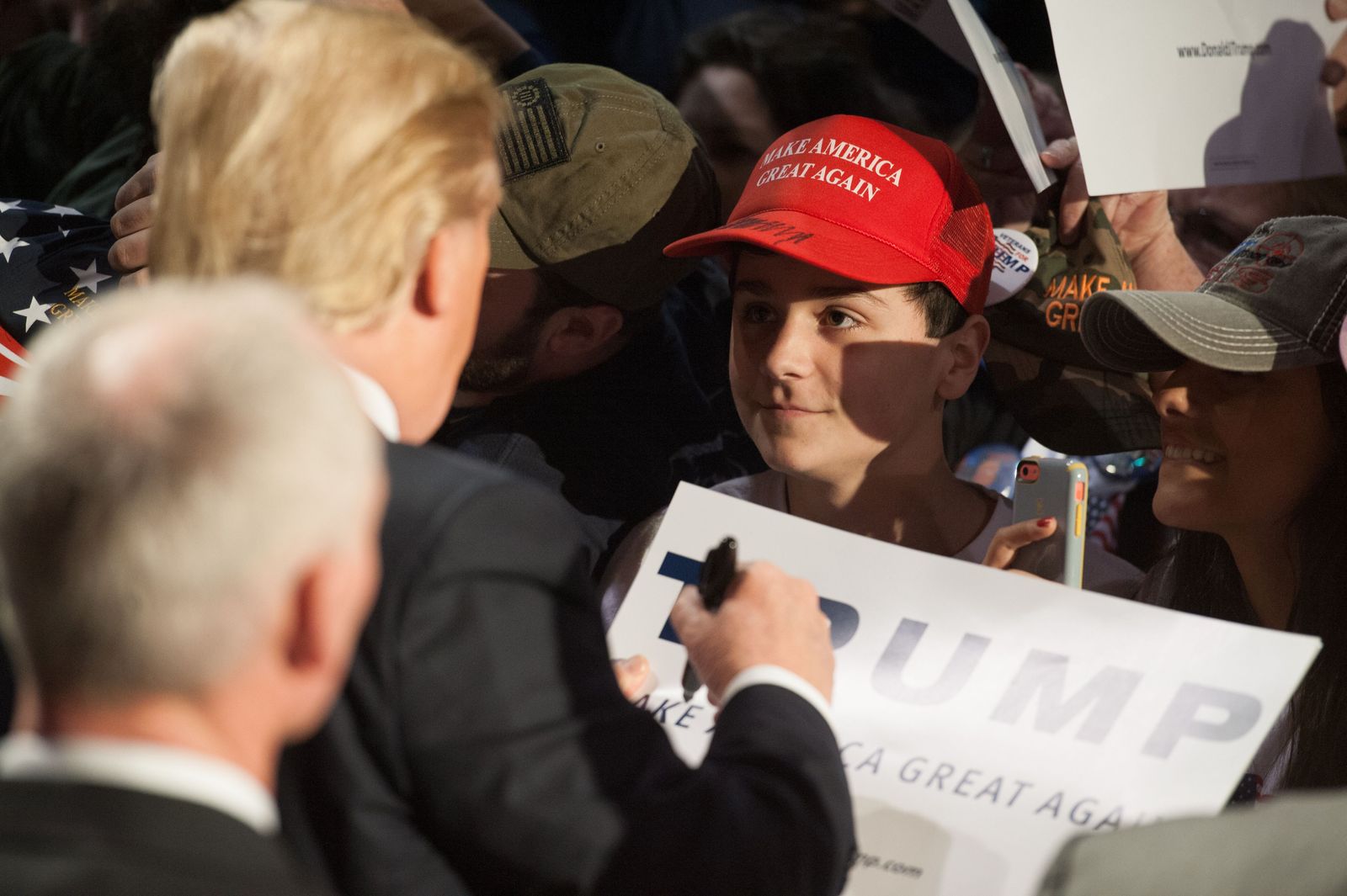 I can't stop looking at people looking at Donald Trump | The Week