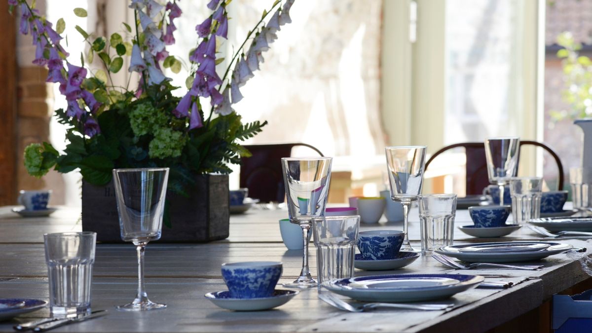 5 things that always make a dining table look cluttered | Homes and Gardens