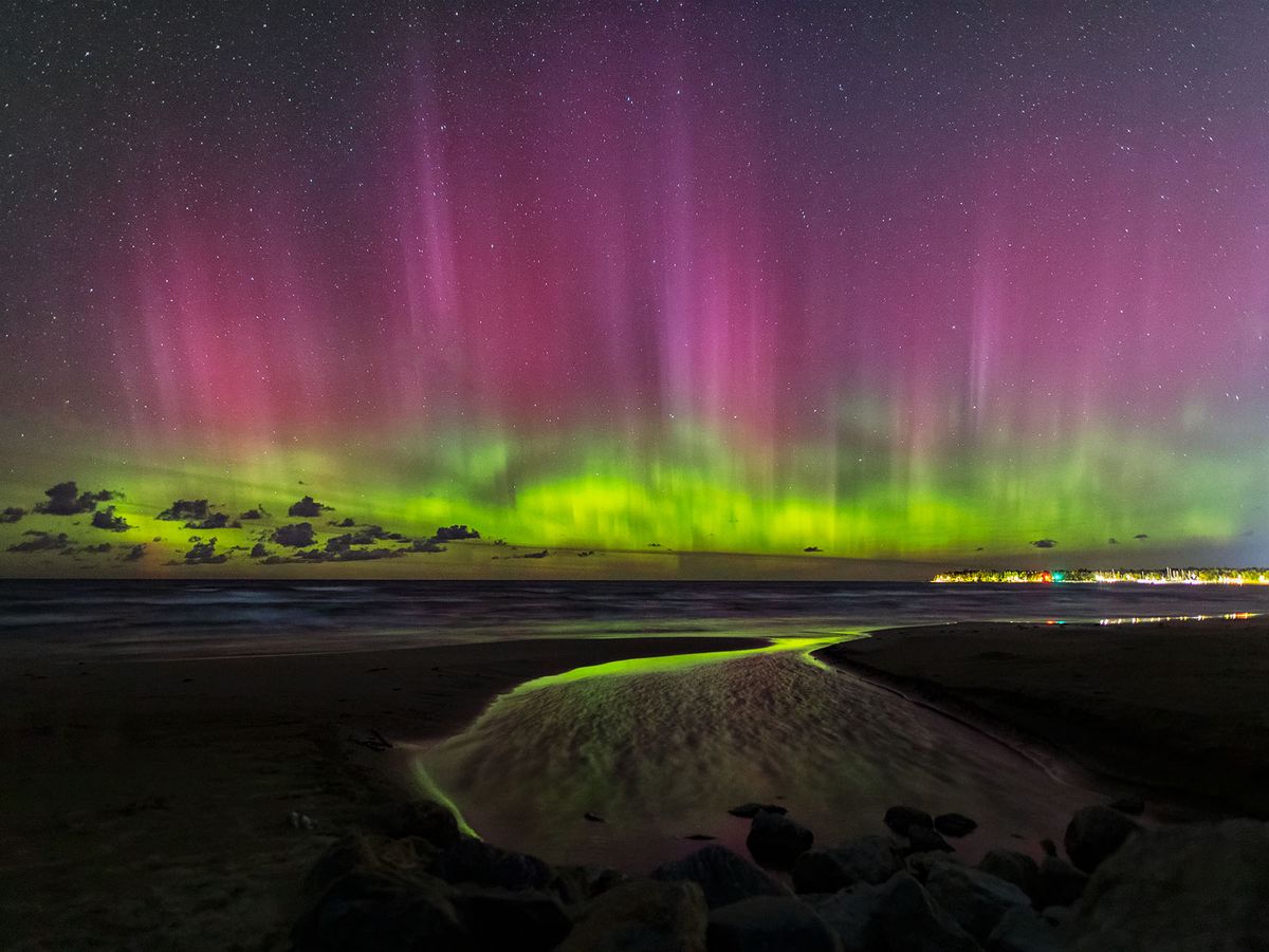 Powerful 'Cannibal' solar burst will hit Earth tonight. Widespread ...