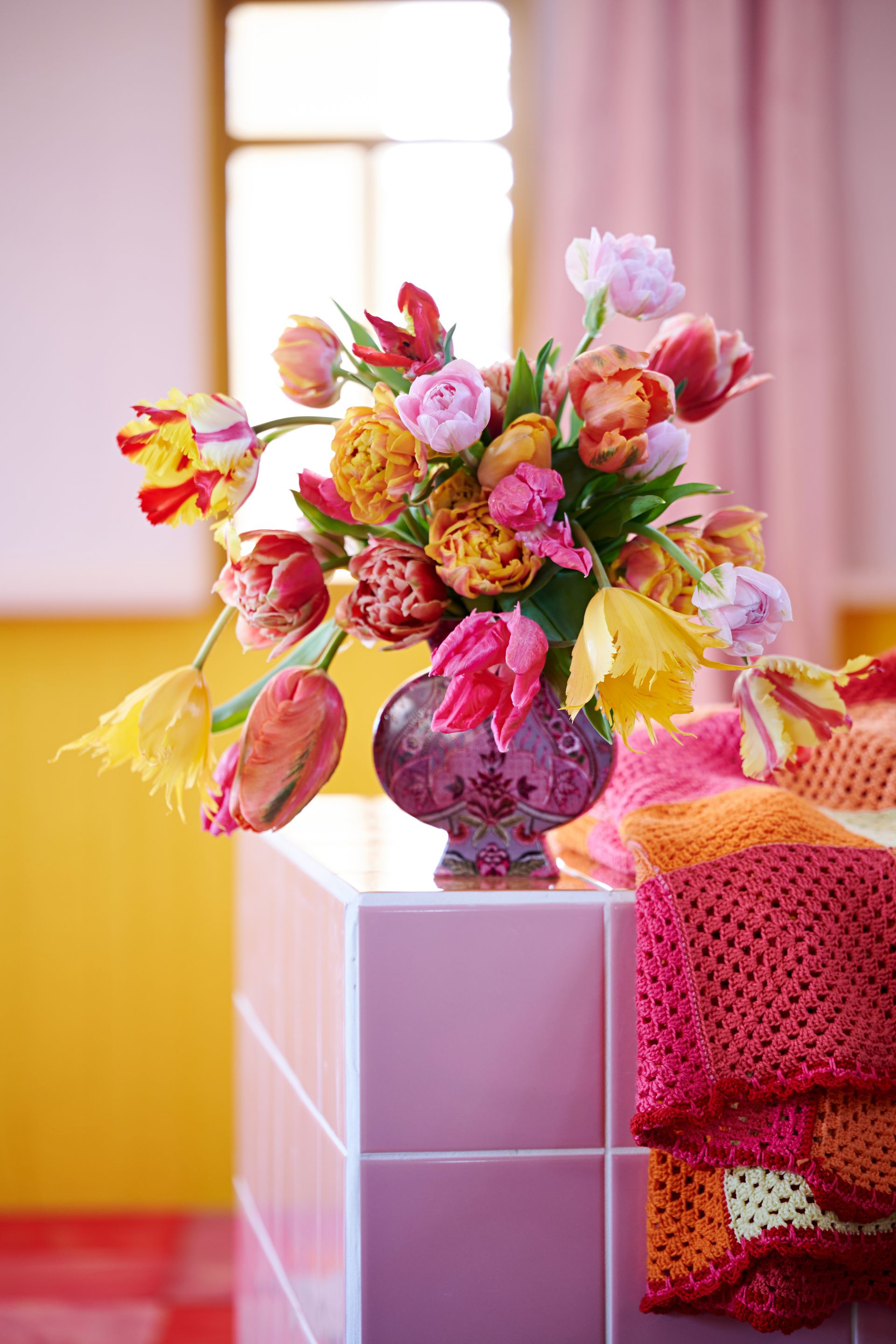 5 Flower Trends the Experts are Using in Their Homes in 2024 | Livingetc
