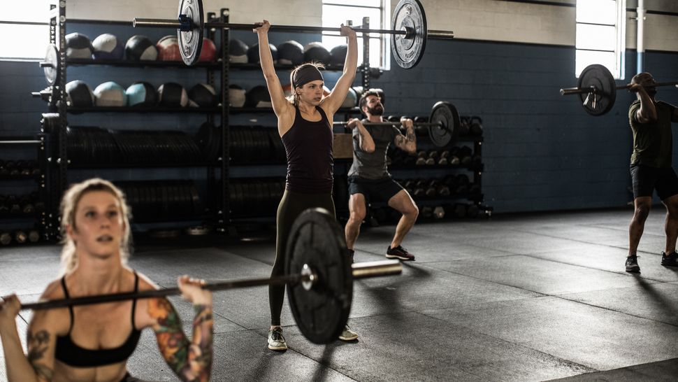 How To Do The Thruster—A CrossFit Staple For Total-Body Conditioning ...