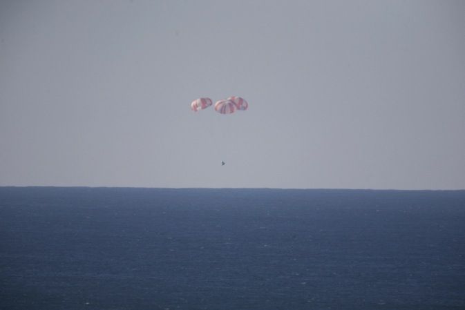 SpaceX Tests Parachutes for Manned Dragon Space Capsule (Video) | Space